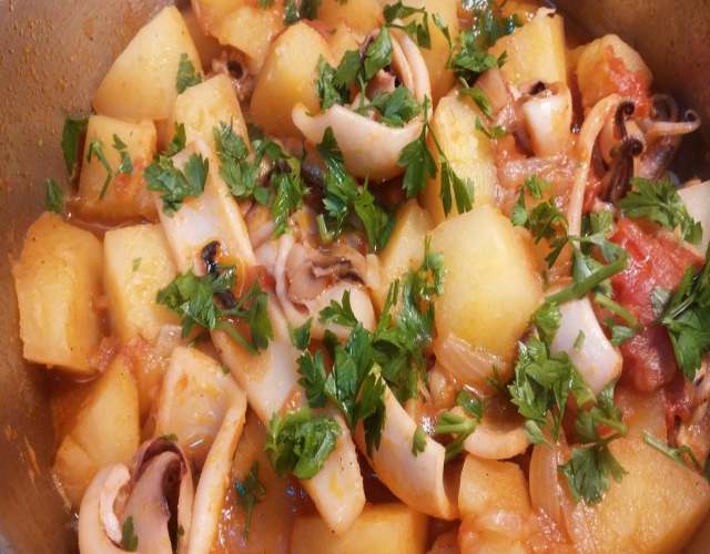 Receta de Guiso de Calamares con Patatas