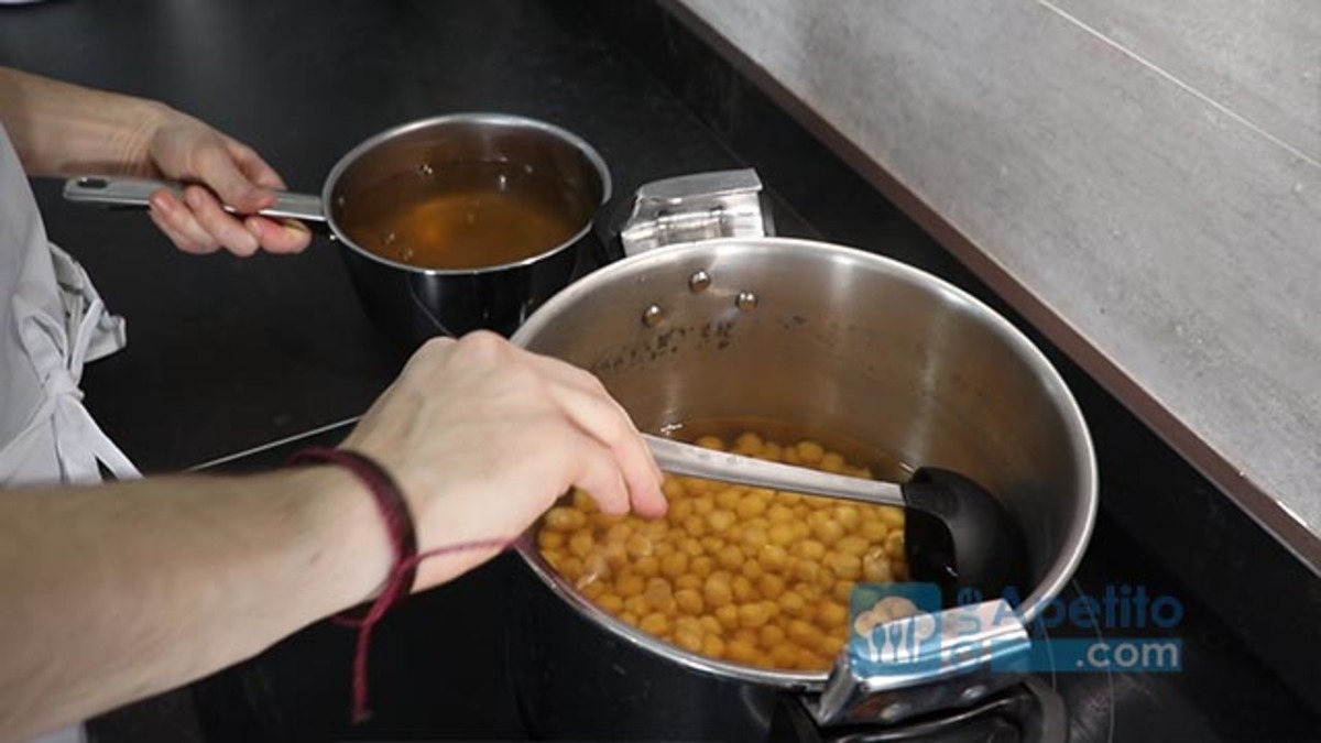 Receta de Garbanzos con salsa de almendras